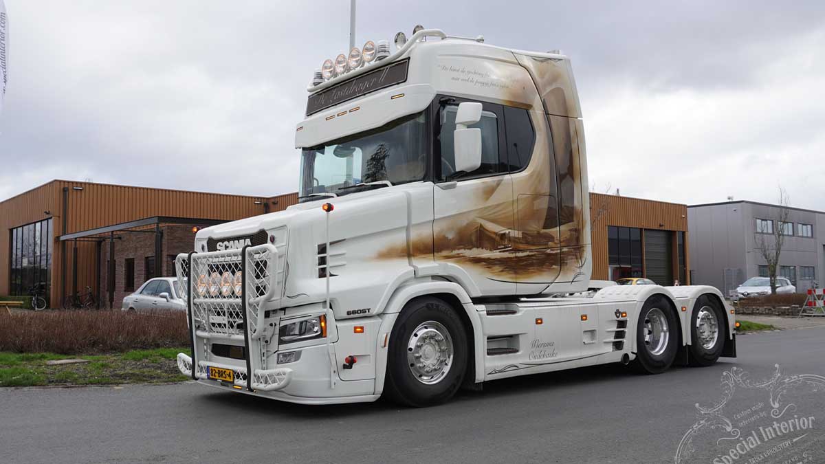 کشنده خاص اسکانیا ST 660 به مناسبت یکصد و پنجاهمین سالگرد تاسیس