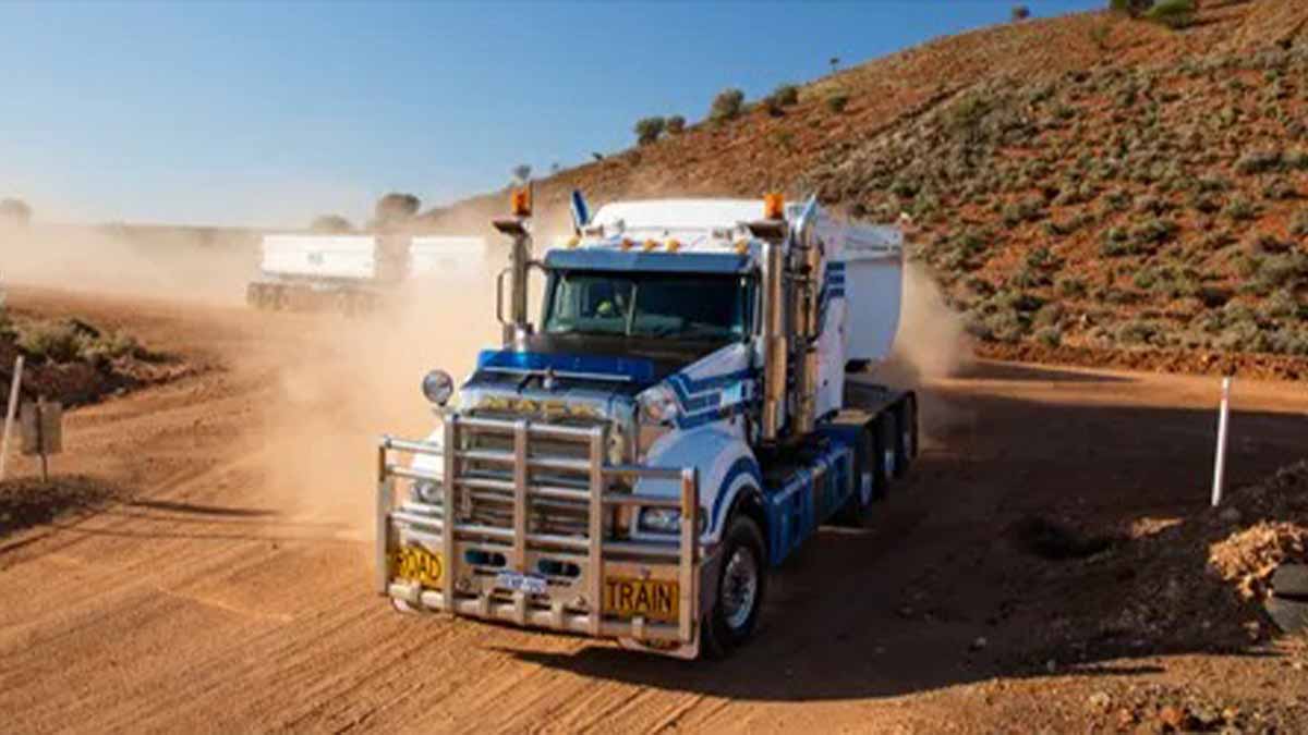 پر قدرت ترین قطار جاده ای + کشنده ماک تیتان - دیزلیران